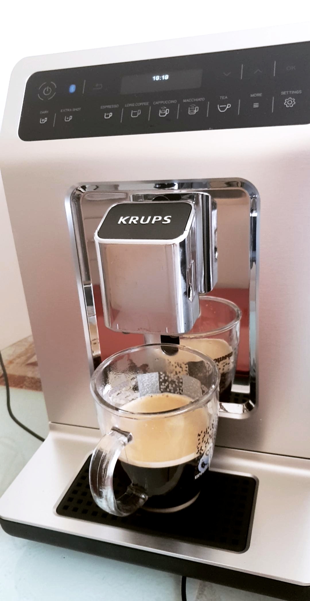 Cafea cu gust de la Expresorul Krups – To the MOON & BACK